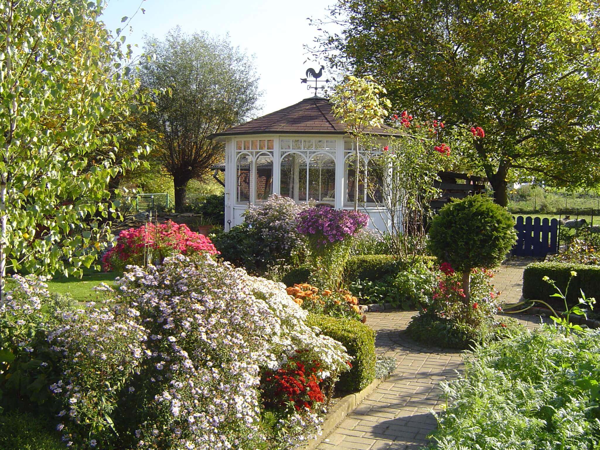 Gartenpavillon kaufen | Holzpavillons & Holz-Poolhäuser | WOGA